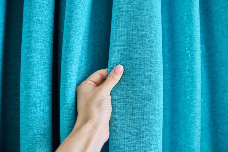 Polyester Texture & Comfort Guide: Feel and Characteristics