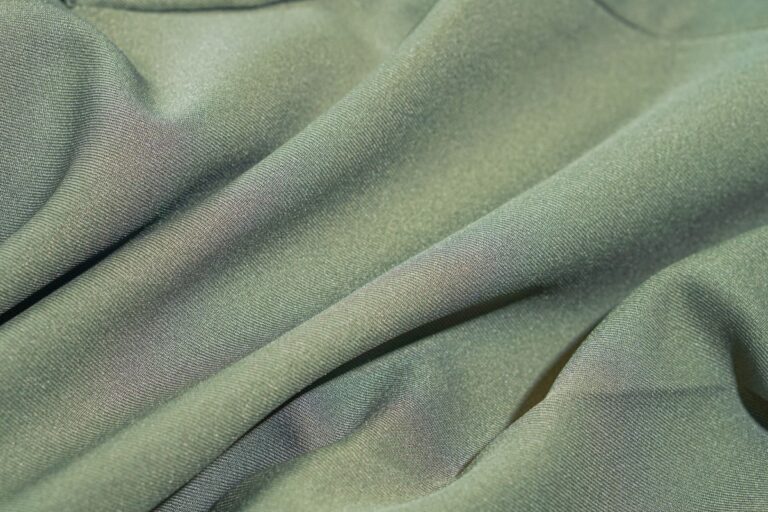 Polyester Texture & Comfort Guide: Feel and Characteristics